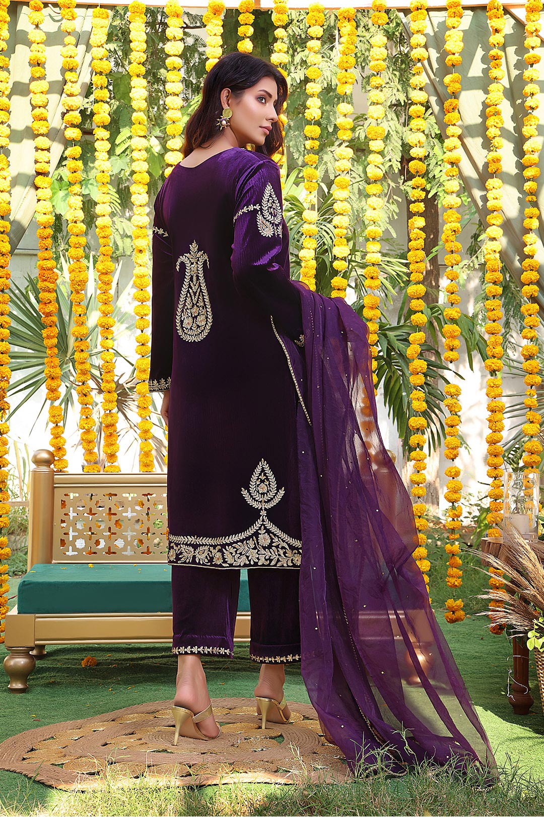 Handwork Zari Embroidered Velvet 3pc Suit | ZEENAT | S202223 – SANA'S